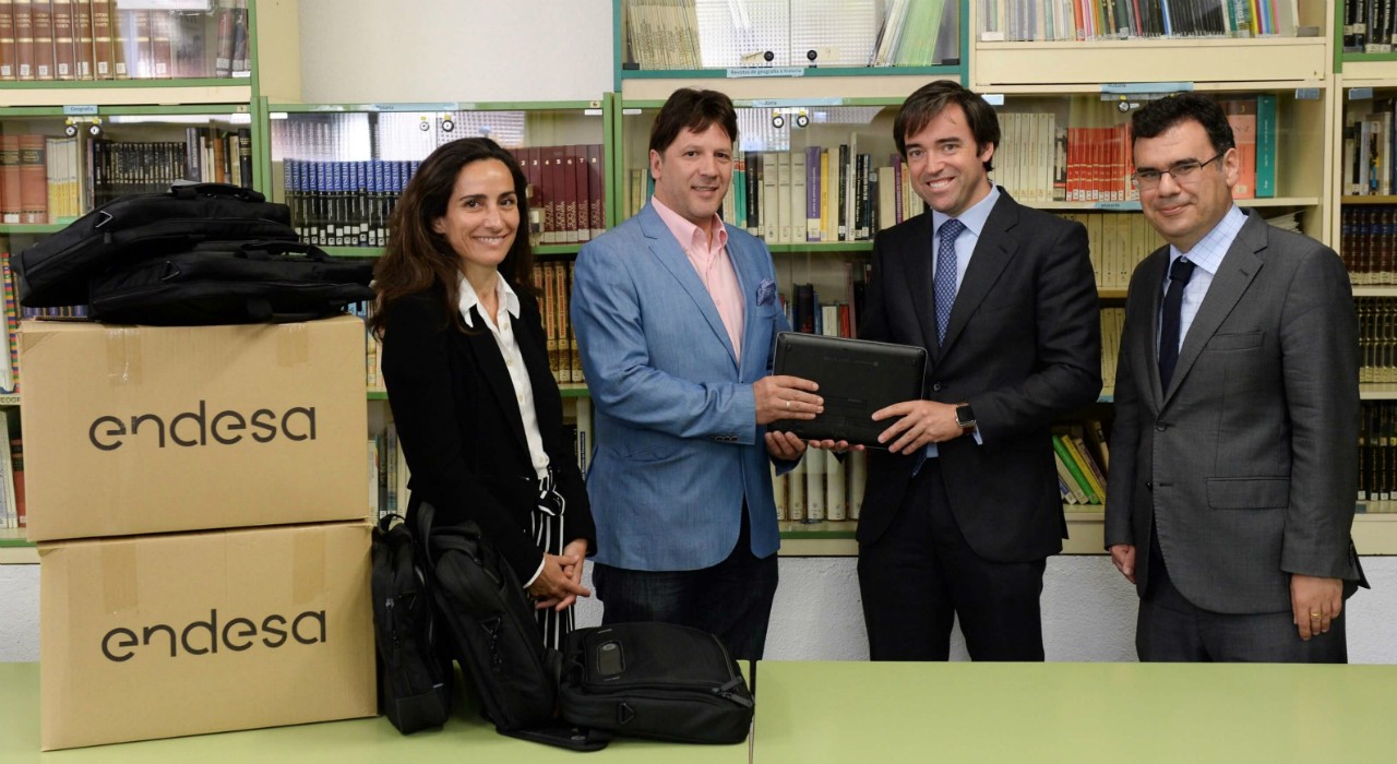 Fundación Endesa-Fundación Endesa dona 30 ordenadores a dos centros ... Fundación Endesa-Fundación Endesa dona 30 ordenadores a dos centros ...
