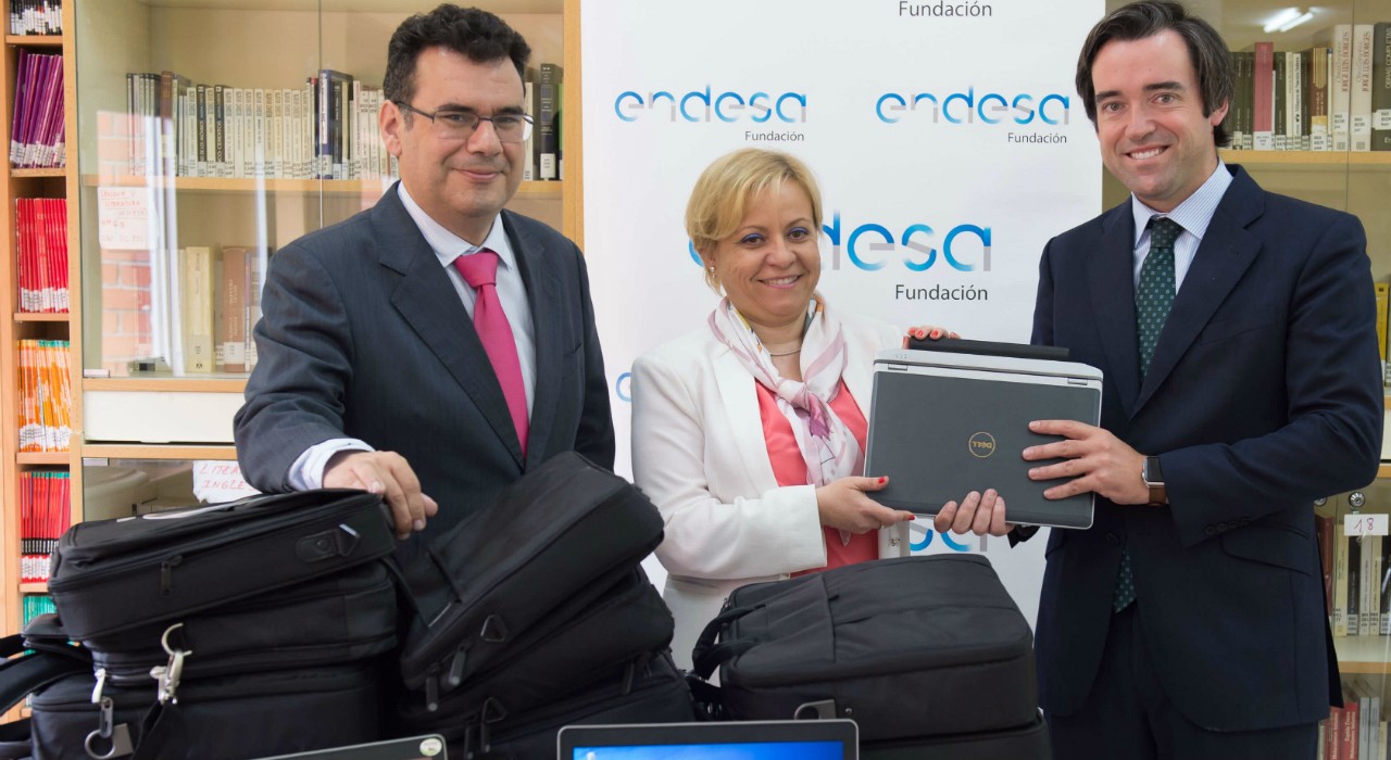 Fundación Endesa-Fundación Endesa dona 30 ordenadores a dos centros ... Fundación Endesa-Fundación Endesa dona 30 ordenadores a dos centros ...